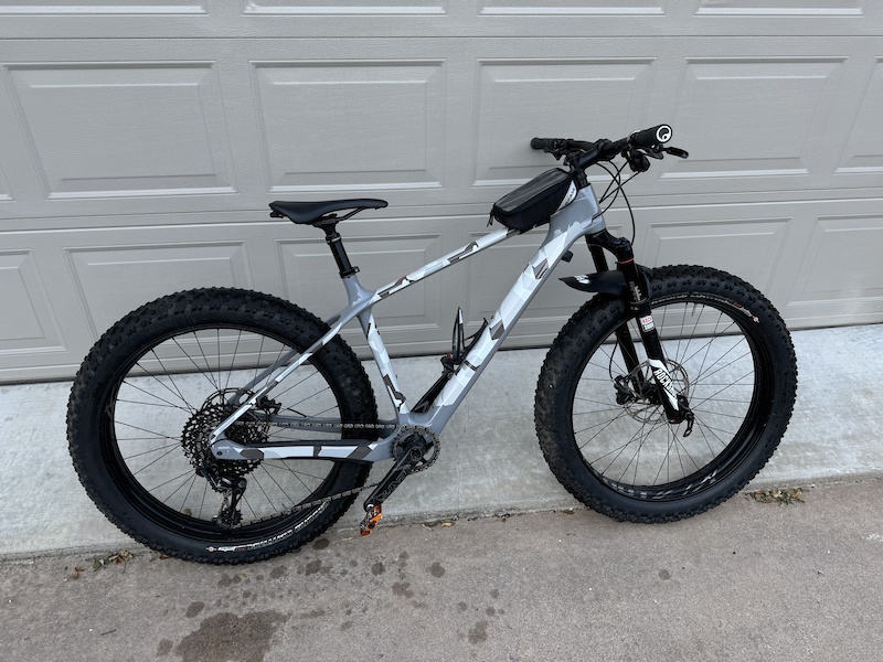 2021 Specialized Fatboy carbon w/Bluto fork For Sale