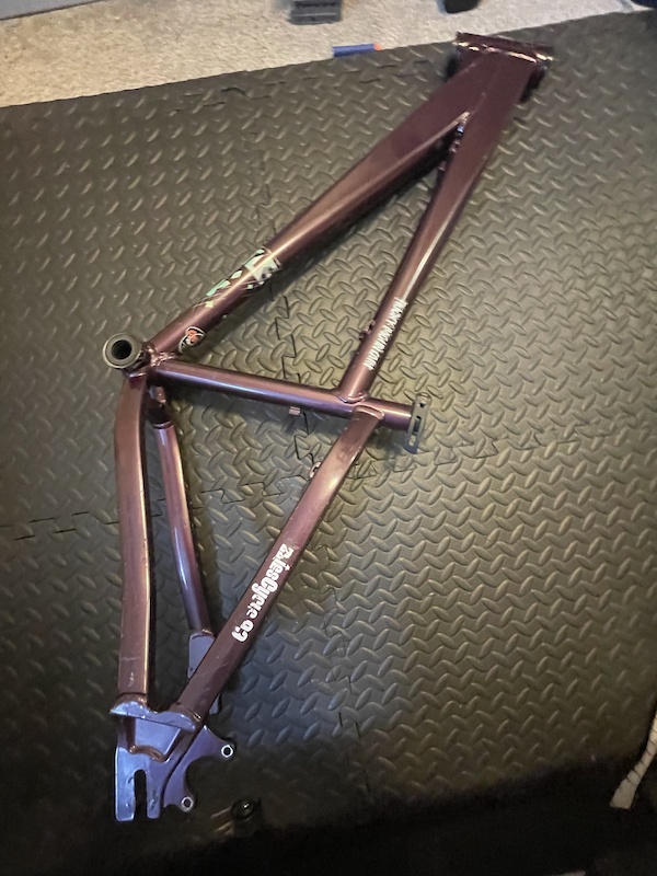 Medium Rocky Mountain dj frame For Sale