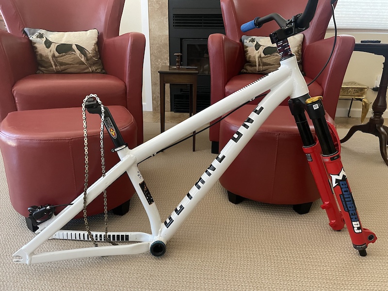 2022 Octane One Zirrus DJ frame and Bomber DJ fork For Sale