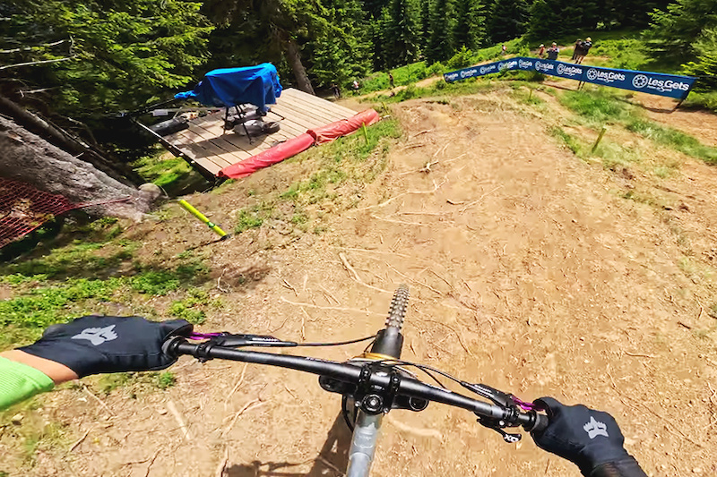 Video: Asa Vermette's Winning Run from the Les Gets DH World Cup 2024 ...