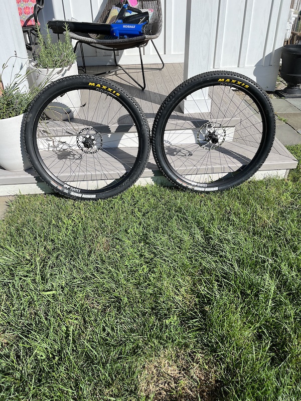 2023 DT Swiss X1900 Wheelset (with Maxxis Ikon tires) For Sale
