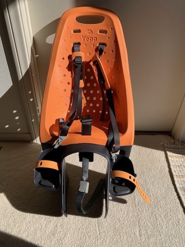 2018 Thule Yepp Maxi child bike seat + mounting rack For Sale