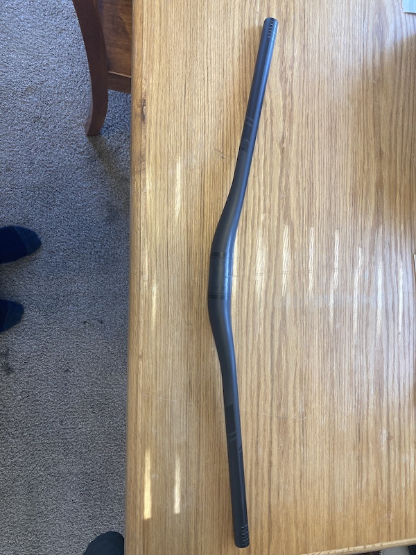2023 Pivot carbon bars 780x35 20mm rise For Sale