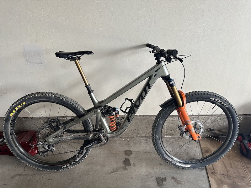 2022 Pivot Firebird Medium For Sale