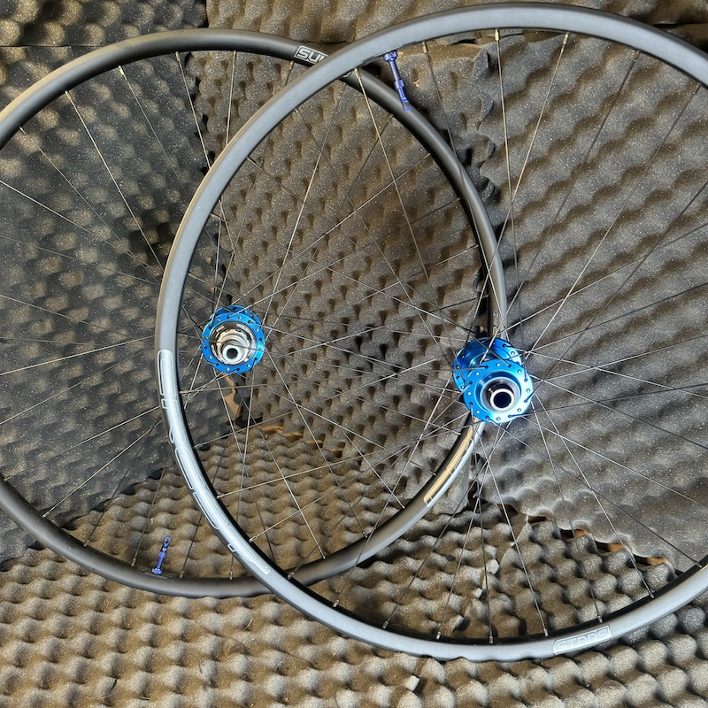 XC Notubes Crest MK4 29" rims With Hope pro 5 hubs For Sale