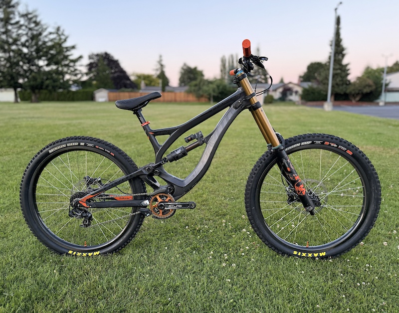 2018 Pivot Phoenix DH Carbon V2 Medium WAO Carbon Wheels For Sale