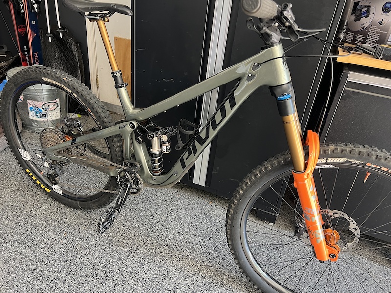 2022 Pivot Firebird Medium Frame For Sale