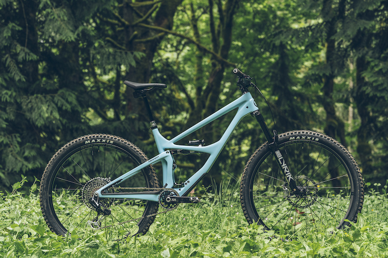 First Ride: Spot Mayhem 140 - A Trail Bike With a Titanium Leaf Spring ...
