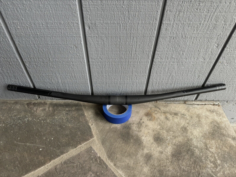 2024 Pivot Phoenix Team Flat Carbon Handlebar 760mm For Sale