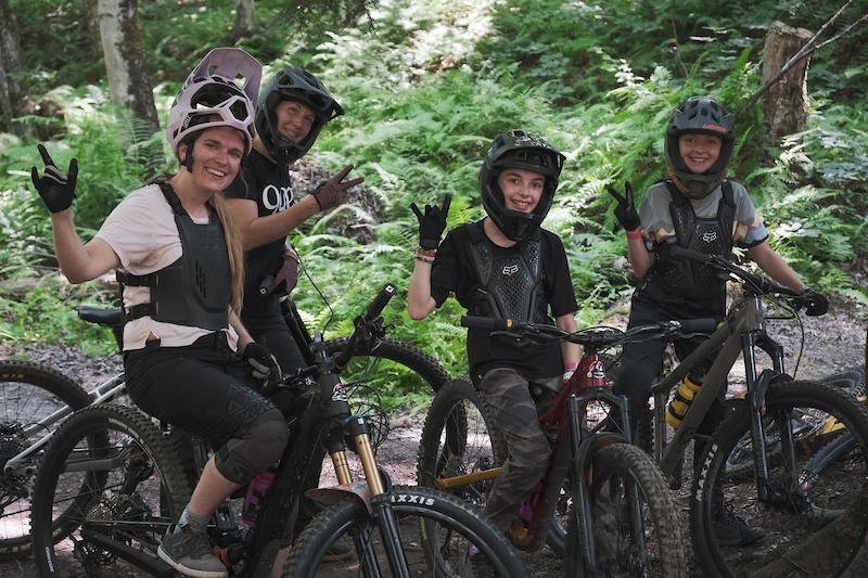 Video: Women's Freeride Jam at Wolf Bike Park - Pinkbike