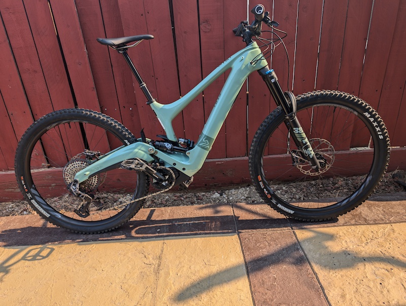 2024 IBIS OSO - Large - Chipped - IBIS Carbon rims For Sale