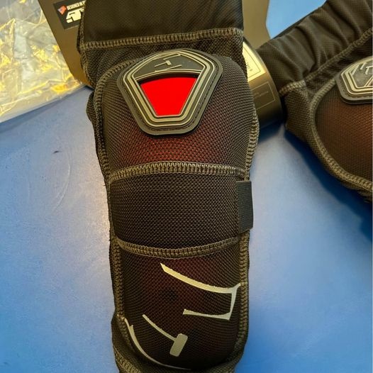 2023 Elbow Armour- 509 R-Mor Protective Elbow Pad LARGE For Sale