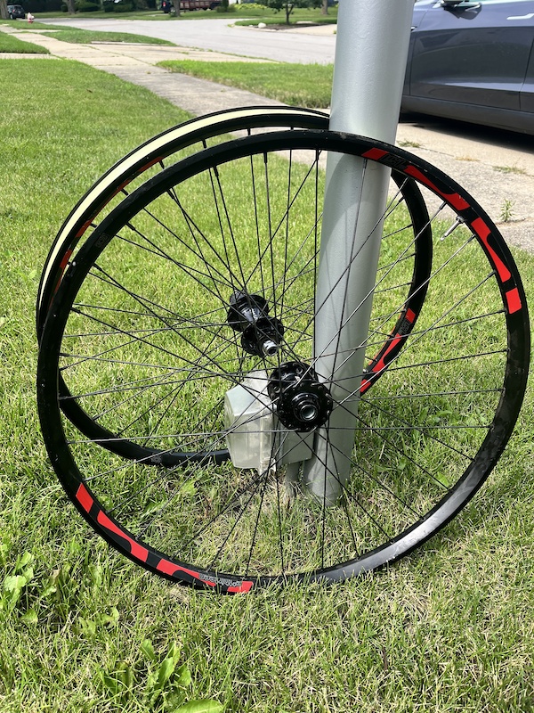 e*thirteen LG1 Enduro Race, 30mm width, 32 hole For Sale