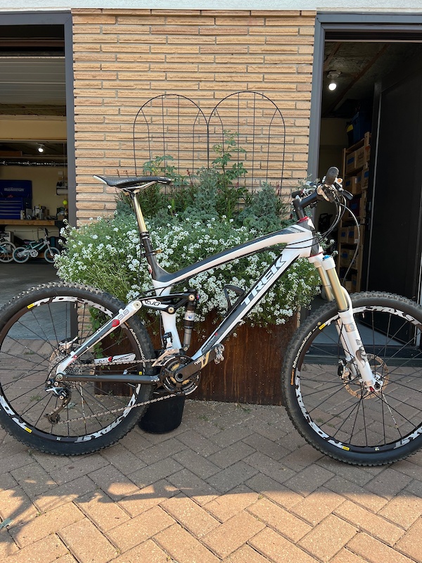 2012 Trek Remedy 9.8 XTR Mountain Bike, 26”, Size L For Sale