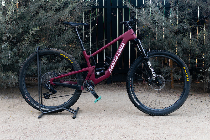 2024 Hightower XO AXS Size: Med Color: Matte Cardinal Red For Sale