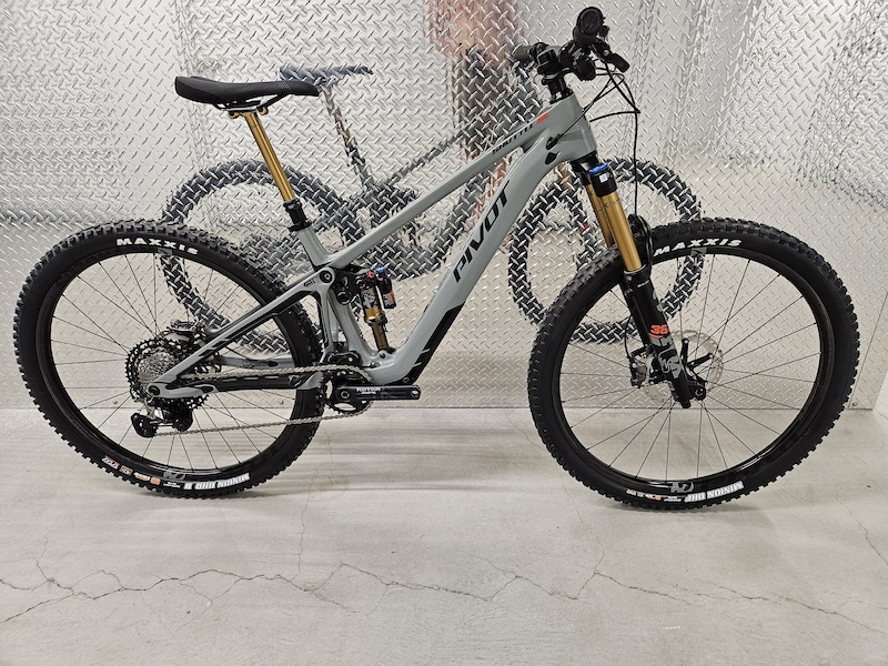 2024 Pivot shuttle SL team xtr medium For Sale