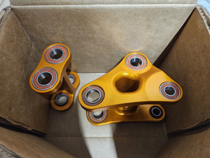 2025 Pivot switchblade cascade link For Sale