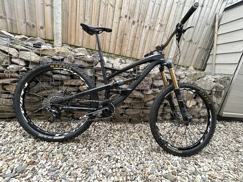 2016 YT Capra CF Pro Jet Black Medium For Sale