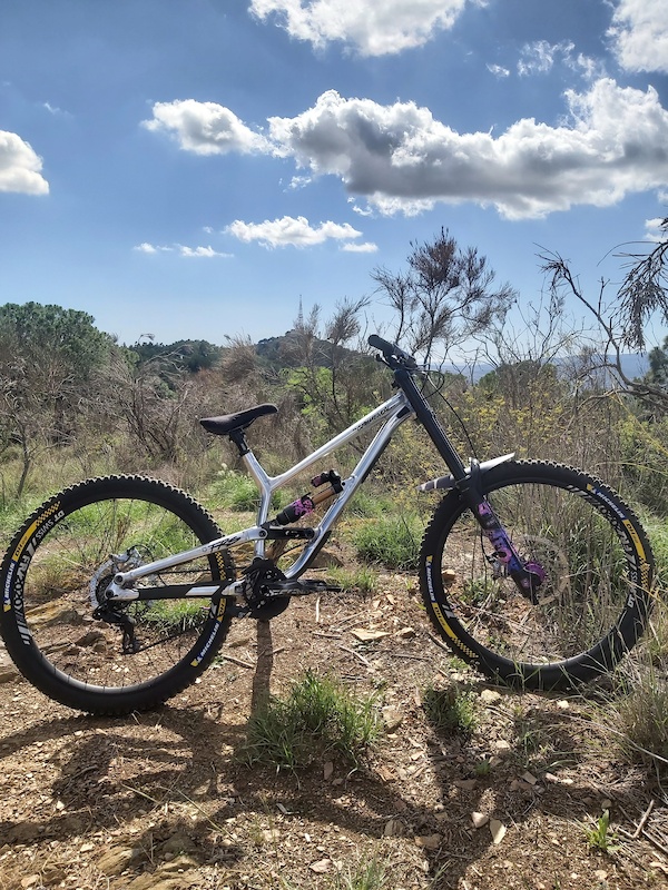 2022 Commencal Furious For Sale