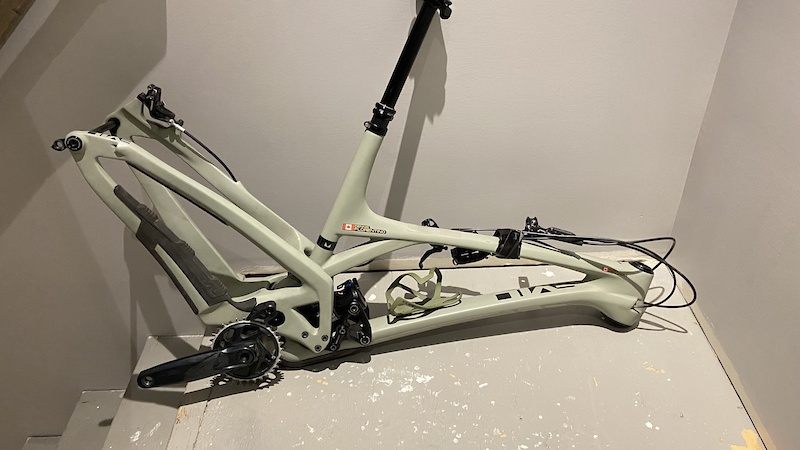 2022 Evil Following frame, size large For Sale