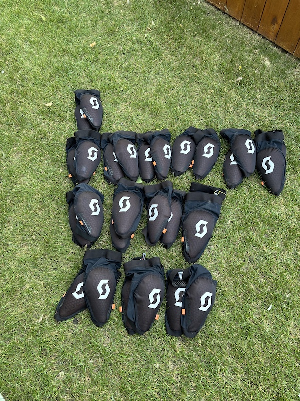 Scott soldier 2 d30 knee pads For Sale