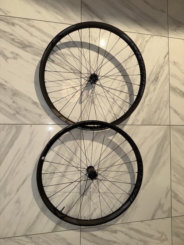 2018 Specialized Roval Traverse SL 27.5 in Carbon Wheelset For Sale