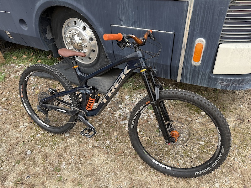2023 Trek slash custom for DH bike For Sale