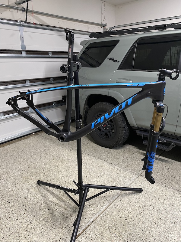 2019 Pivot LES SS & geared frame fork misc parts For Sale
