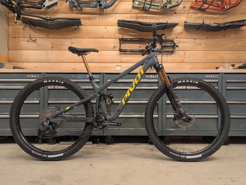 2024 New Pivot 429 T-Type Custom Build. For Sale