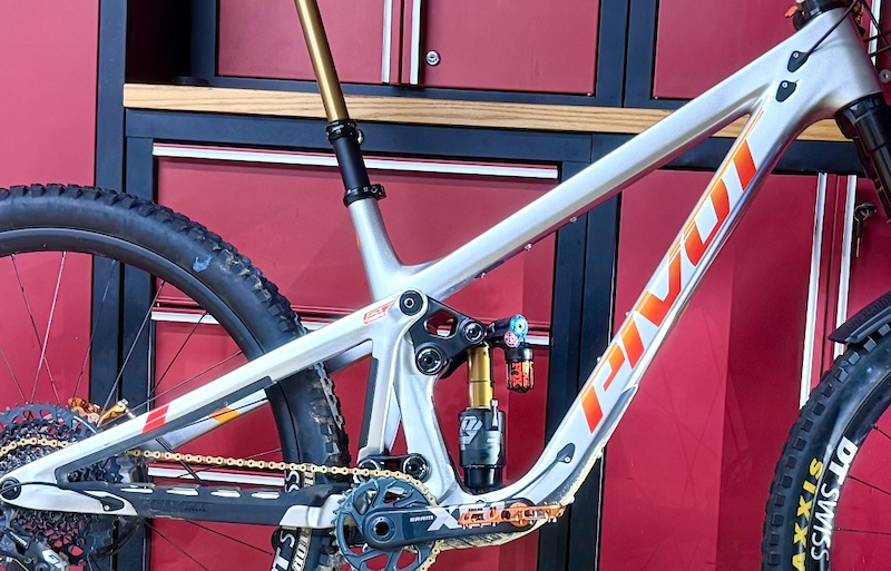 2024 Pivot firebird medium frame like new For Sale