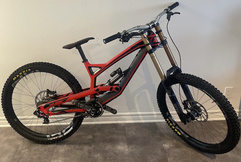 2016 YT Tues CF Pro medium (DH bike full carbon) For Sale