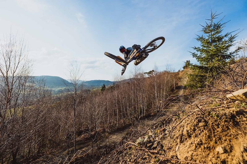 Video: Matt Jones, Mark Matthews, Vinny Moonen & Amelia Martin Shred ...
