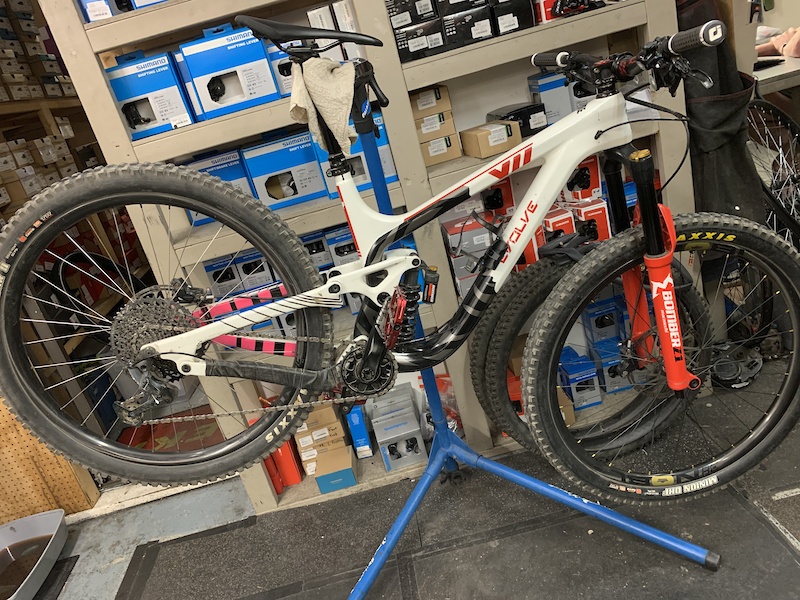 2021 Custom 29”evolve alpha - size medium - plus parts For Sale