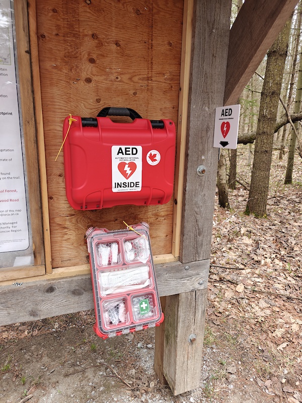 Public Defib and First Aid KIt POI | Trailforks
