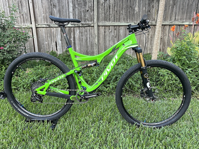 2015 Pivot Mach 429 Carbon Mountain Bike, Size Large For Sale