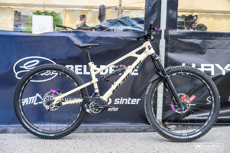 How Much Do Pro Enduro Bikes Really Weigh? - 2025 Leogang Enduro World ...