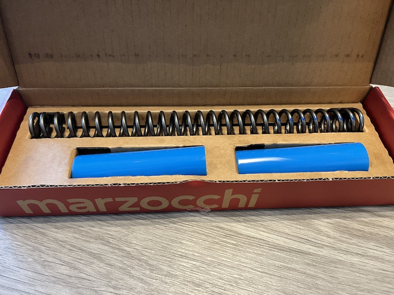 Medium Marzocchi Z1 coil spring For Sale