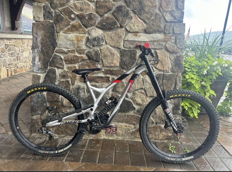 2019 Commencal supreme DH world cup edition For Sale