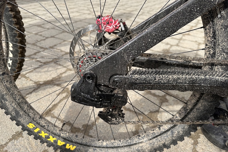 Spotted: SRAM Transmission Wireless DH Drivetrain & Next Gen Boxxer ...