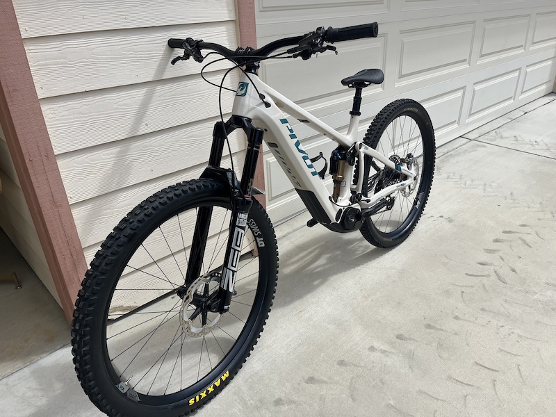 2024 Pivot Shuttle AM Pro New Bosch motor Price drop For Sale