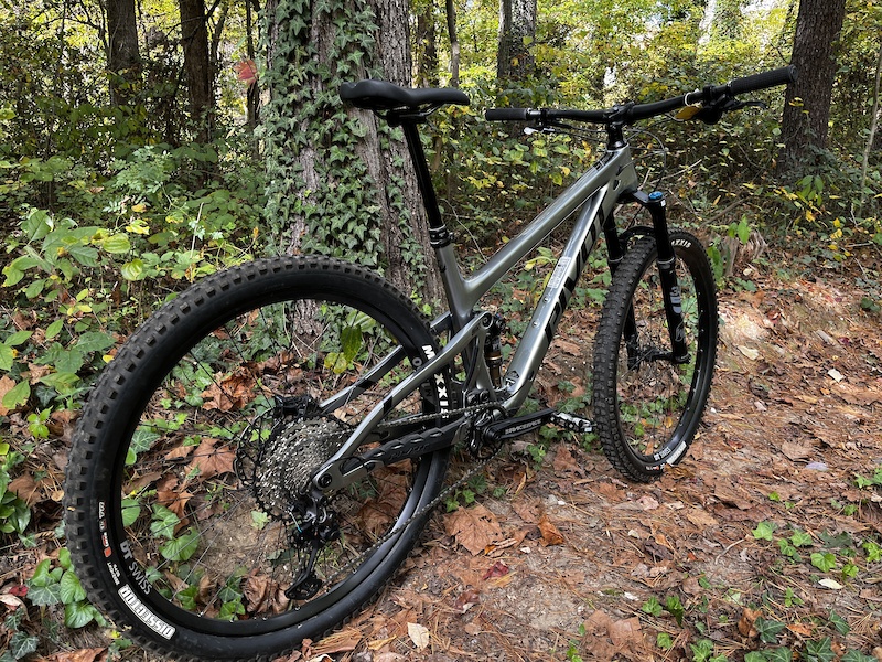 2023 Pivot 429 large silver For Sale