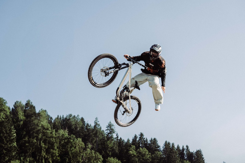 Video: Colin Varanyak's Story - From BMX Race Burn Out to X Games Gold ...