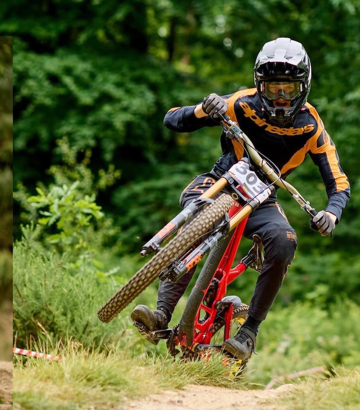 Kevin Randall Dominates Ireland’s U16 Downhill Series - Pinkbike