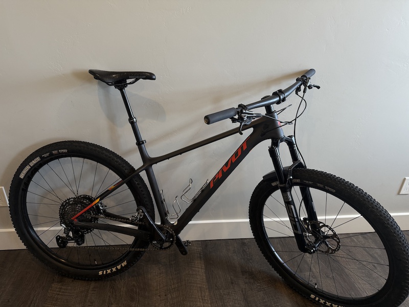 2025 Pivot Les SL Team XTR size Large For Sale
