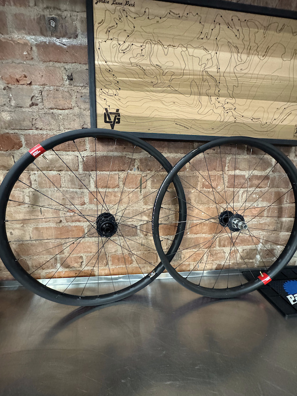 Santa Cruz Reserve 30 Wheel Set - Chris King For Sale
