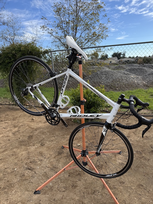 2014 Ridley Fenix Road Bike. With hand built wheels. For Sale