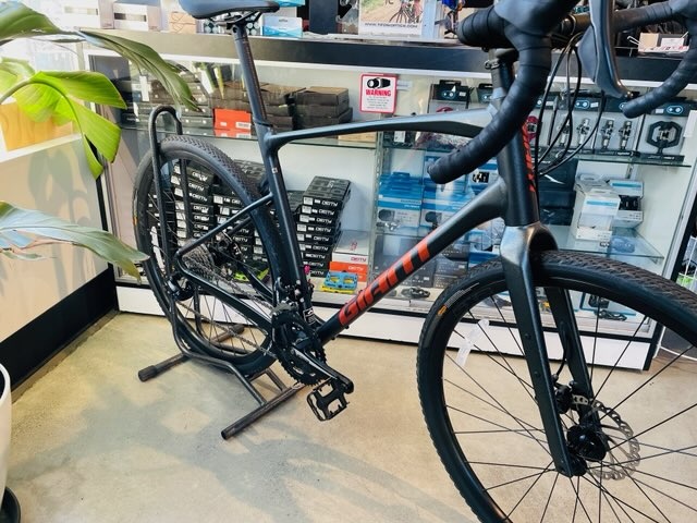 2022 Giant Revolt 2 - XL - Black Diamond For Sale