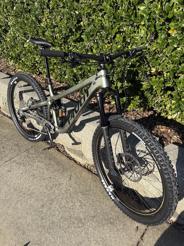 2023 Pivot Firebird For Sale