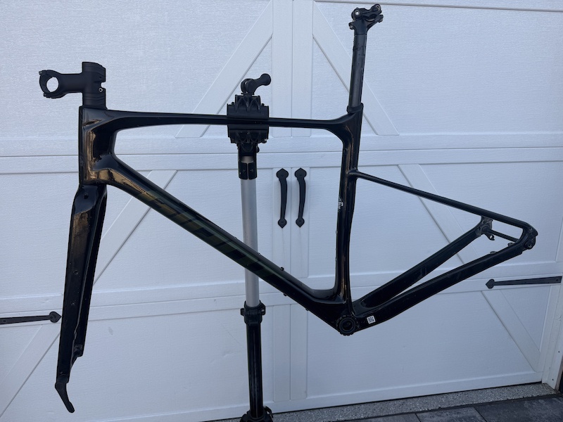 2022 giant revolt medium frame For Sale
