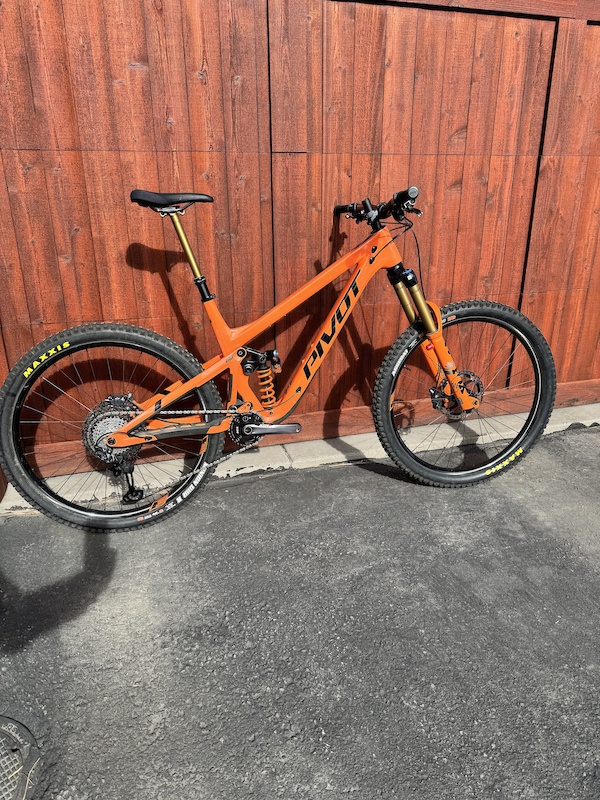 2022 Pivot Firebird Team XTR Carbon Wheels For Sale